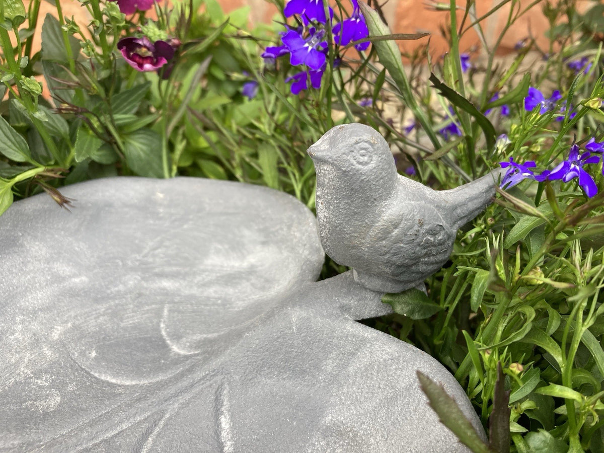 SMALL METAL CAST IRON BIRD ON LEAF BIRD BATH / FEEDER STATUE GARDEN OR ...