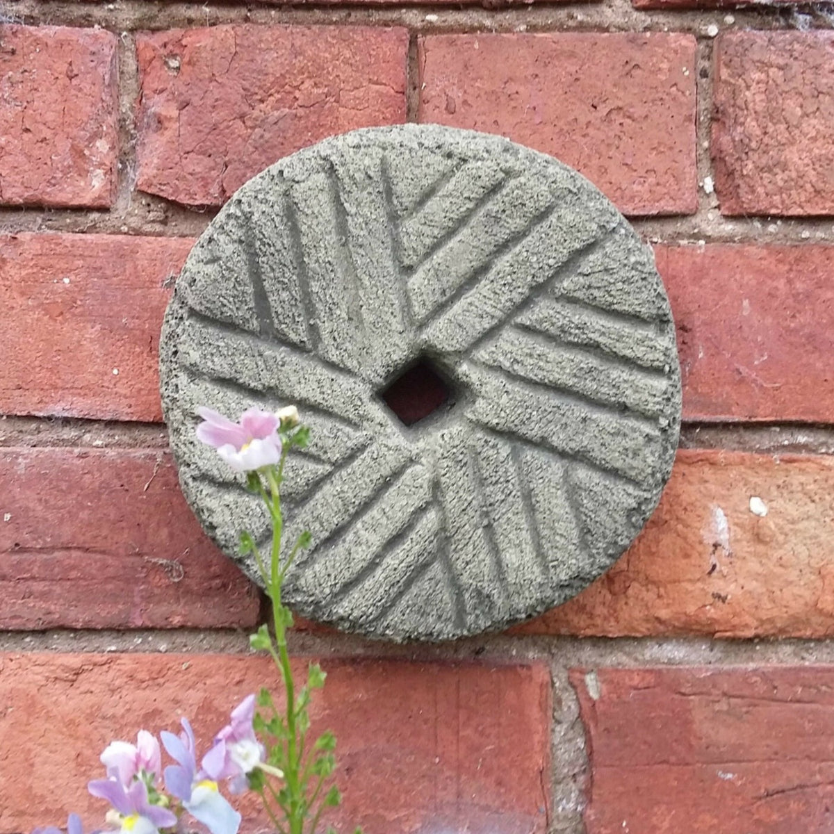 STONE GARDEN SMALL RUSTIC MILLSTONE MILL STONE WALL PLAQUE ORNAMENT ...