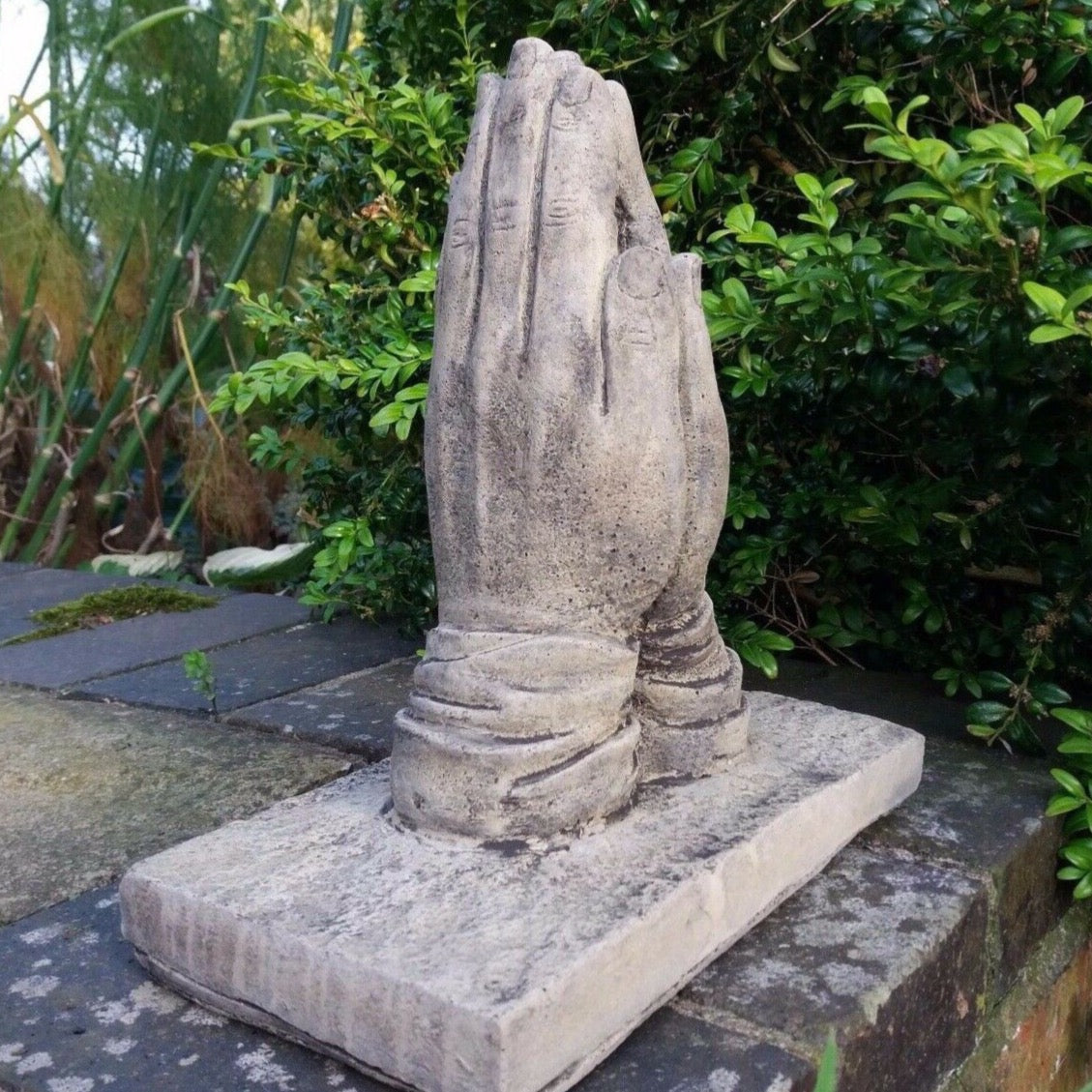 STONE GARDEN PRAYING HANDS ON BASE ORNAMENT PRAYER STATUE – Ferney ...