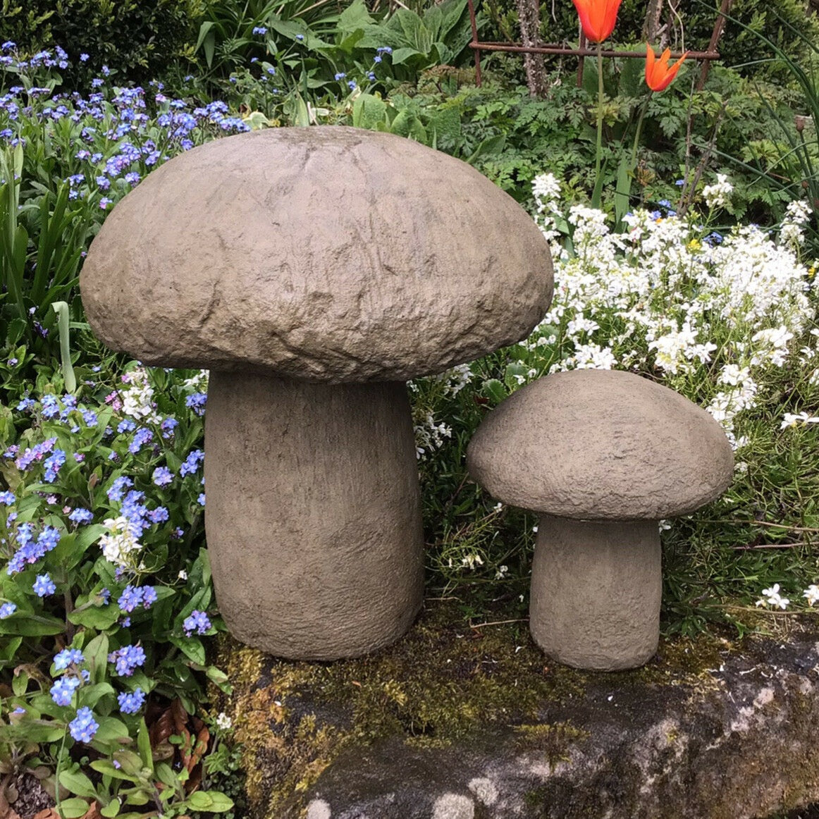 STONE GARDEN SET OF 2 RUSTIC OLD STYLE TOADSTOOLS / MUSHROOM ORNAMENTS ...
