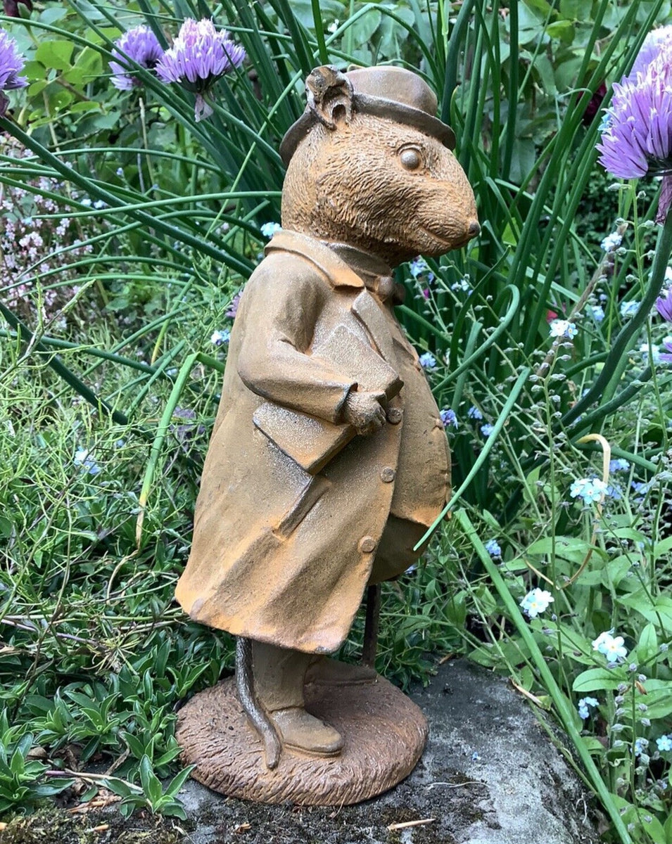 METAL RUSTY CAST IRON MR RAT - RATTY WIND IN THE WILLOWS GARDEN ORNAME ...