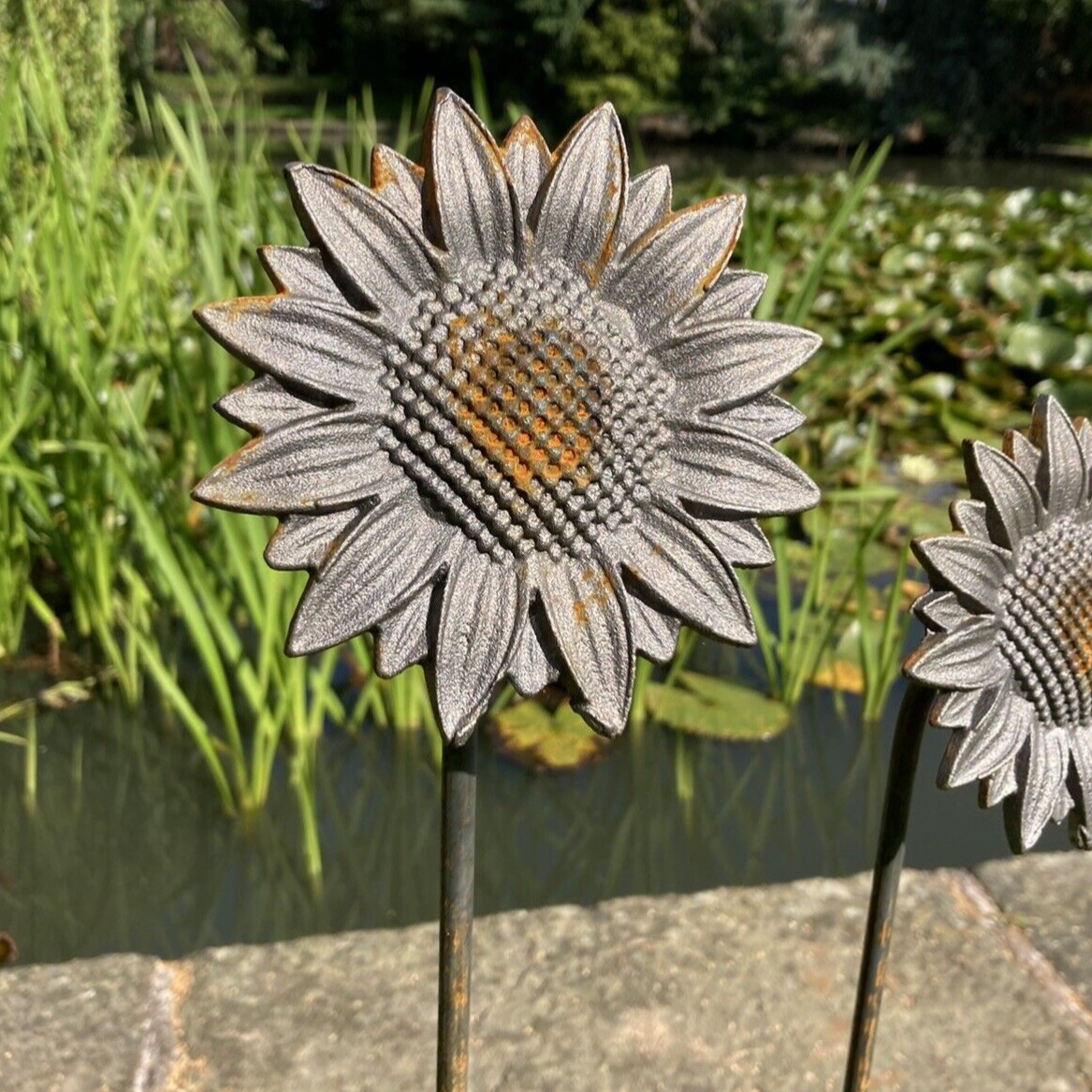 PAIR OF RUSTY METAL SUNFLOWER PLANT SUPPORTS SUN FLOWER GARDEN STAKES ...