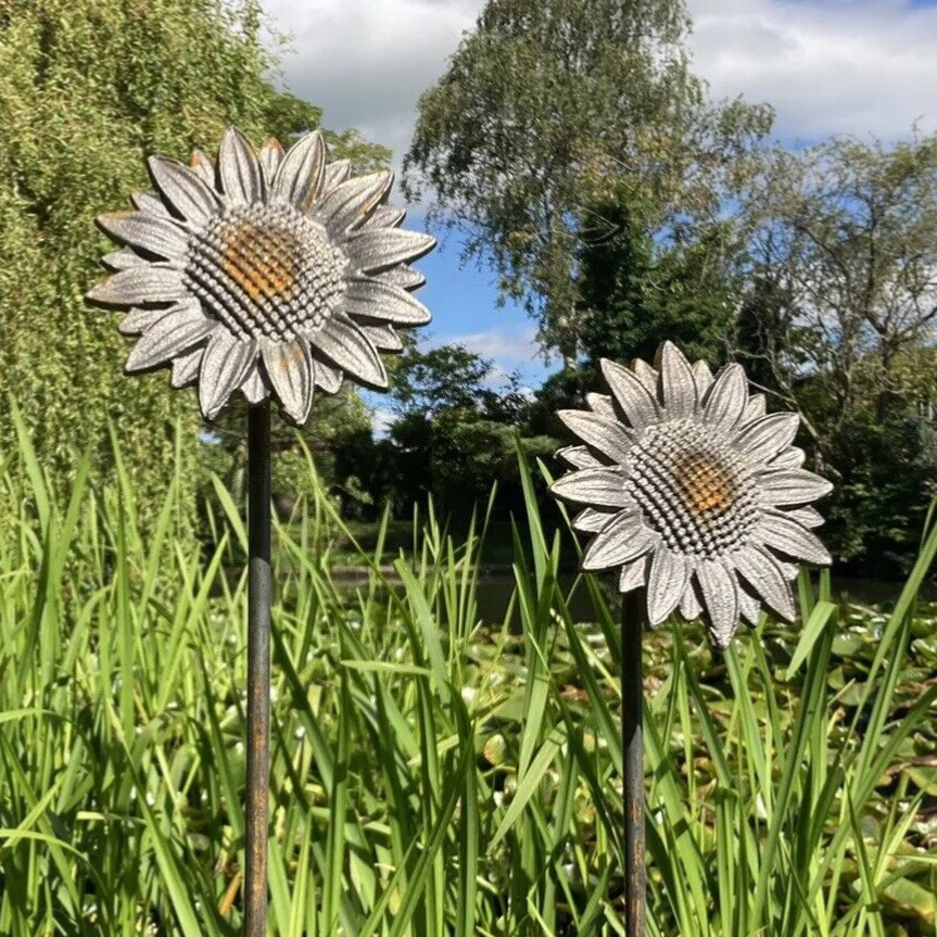 PAIR OF RUSTY 1.5 METRE METAL SUNFLOWER PLANT SUPPORTS SUN FLOWER STAK ...