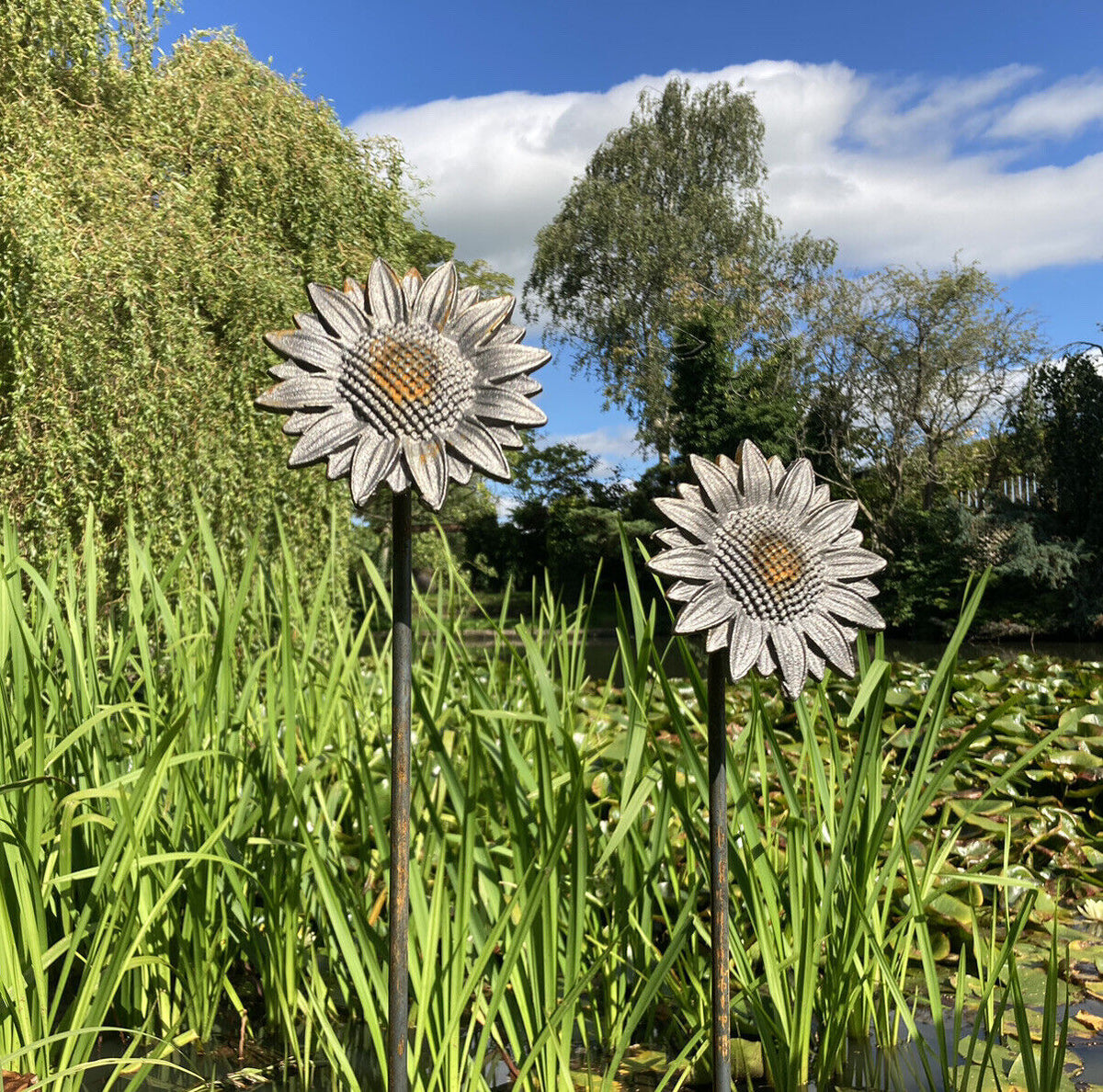 SET OF 4 RUSTY METAL SUNFLOWER PLANT SUPPORTS SUN FLOWER STAKES GARDEN ...