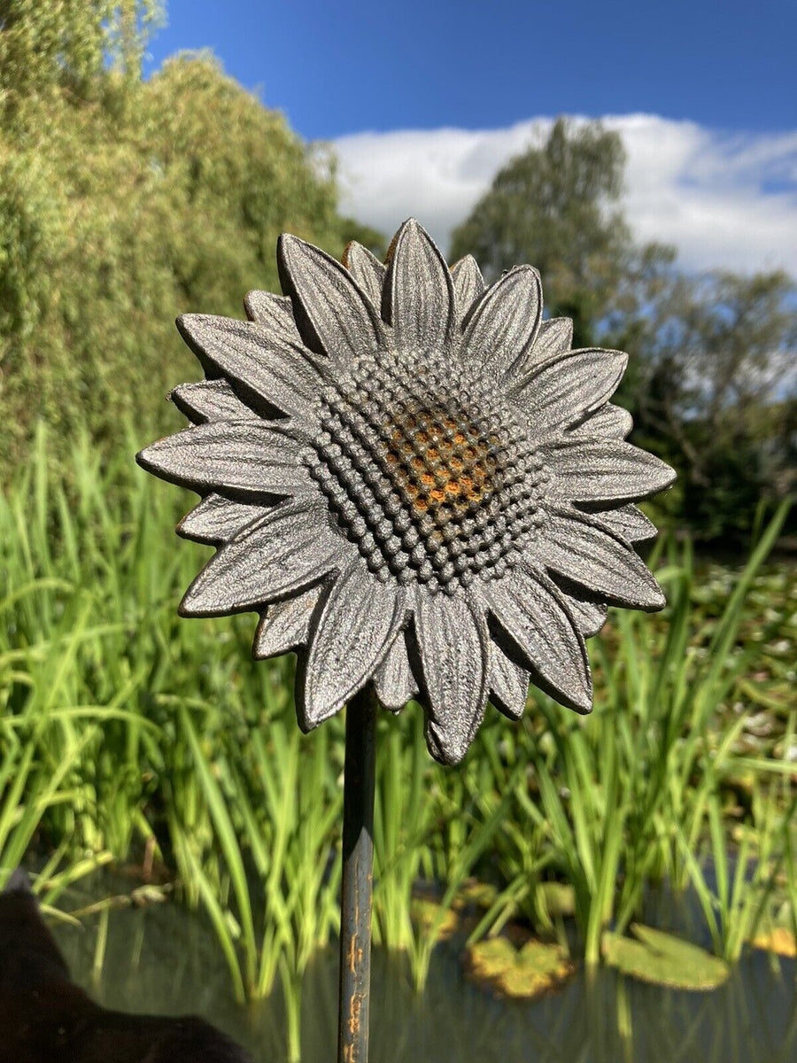 SET OF 4 RUSTY 1.5 METRE METAL SUNFLOWER PLANT SUPPORTS SUN FLOWER STA ...